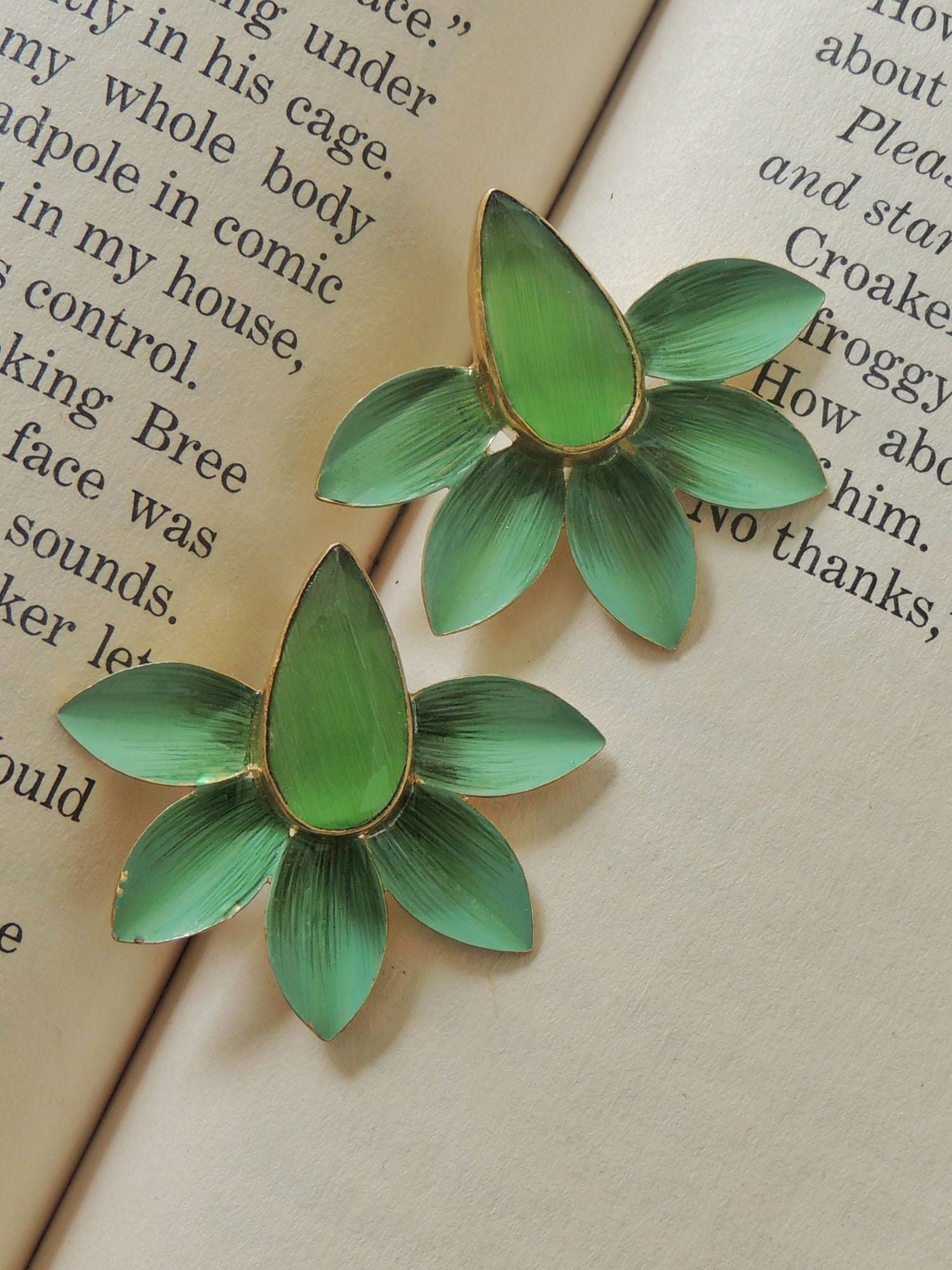 Designer Pastel Green Studs Online | Studs | Johori