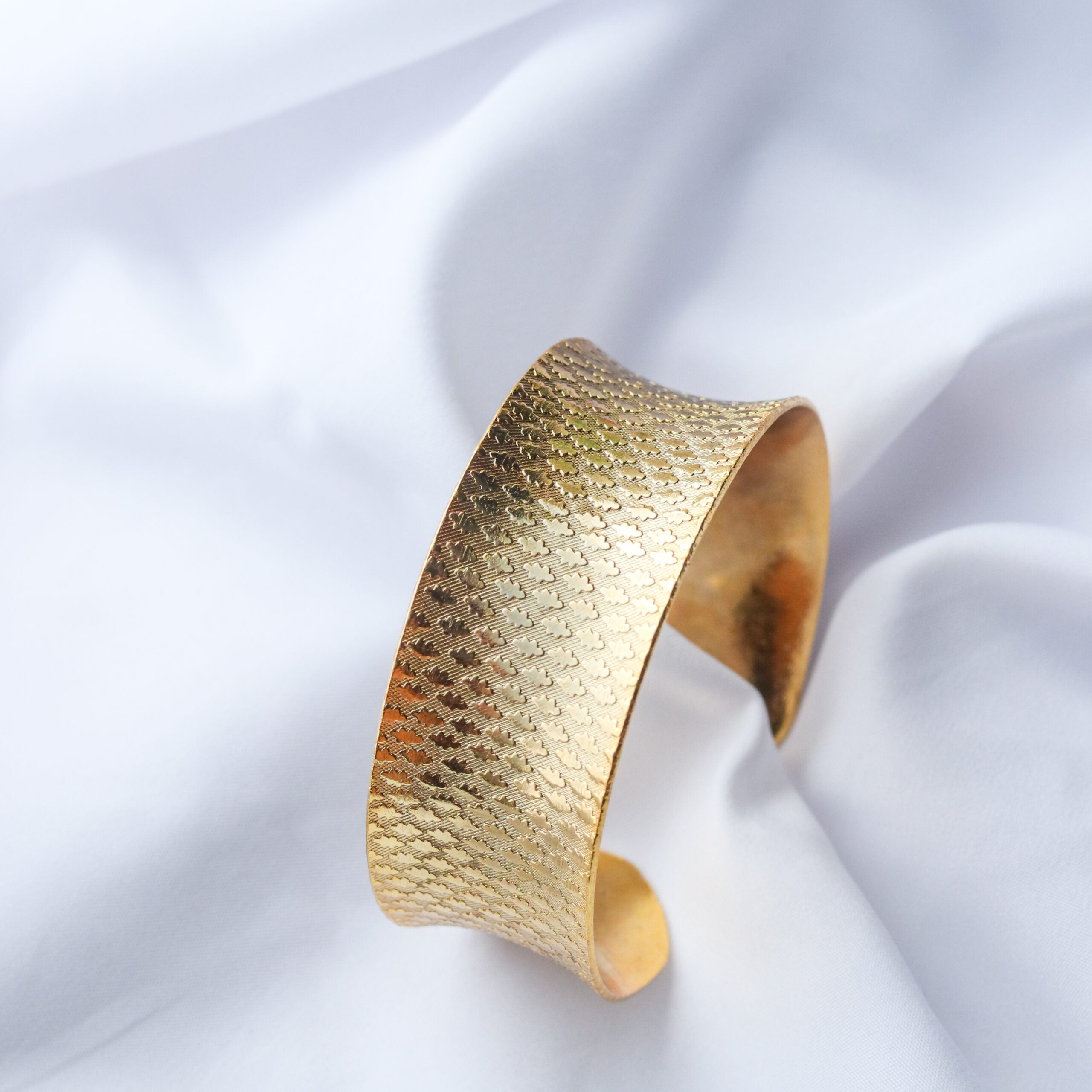 Buy Simple Handcrafted Hummer-Work Bangle | Bangles | Johori